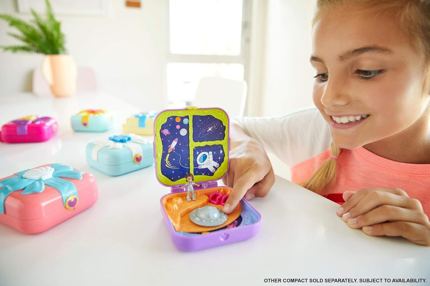 Polly Pocket Hidden Hideouts Moon Rockin’ Adventure Compact – Mini Mysterys