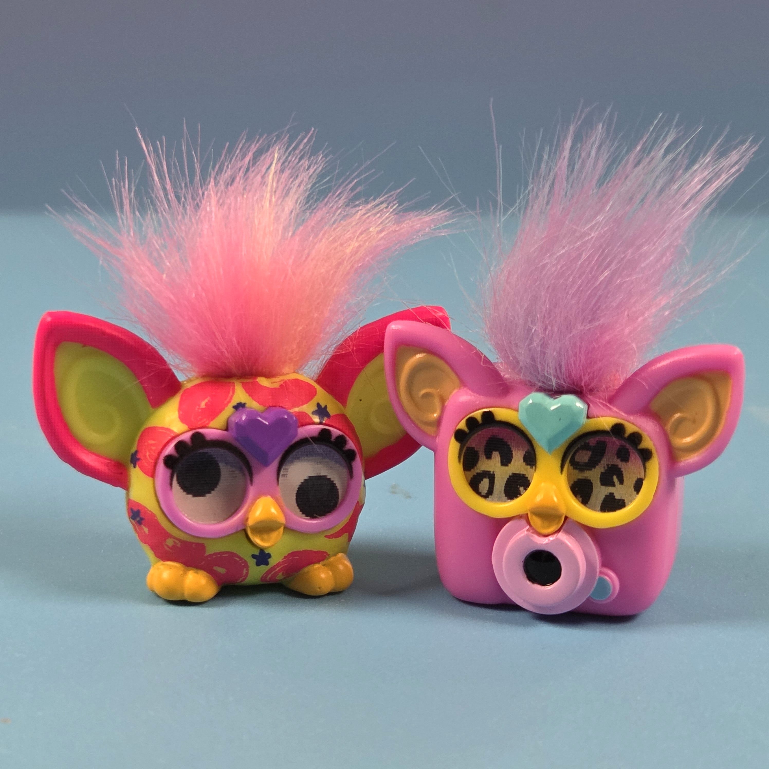 Hasbro Furby Minis - Travel Themed Pair inc Camera – Mini Mysterys